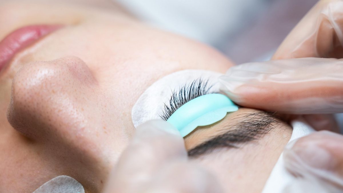 ¿Qué es un lifting de pestañas? Guía completa